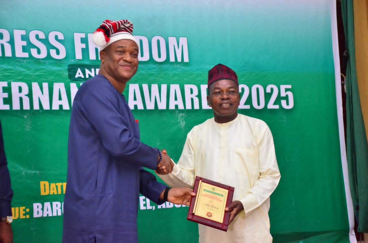 Gabriel Receives Press Freedom Award For NUJ President - People&Politics